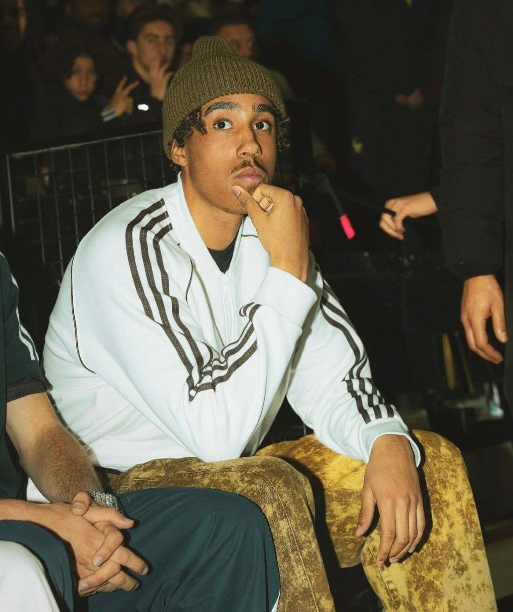 Thę ßiLLi0naiRE on Selar