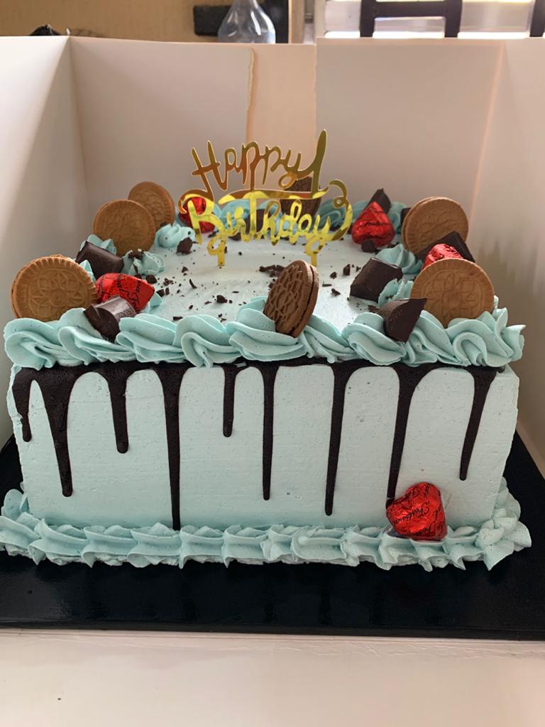 Buy Rectangle whipped cream cake by Thawlarsbakehouse on Selar