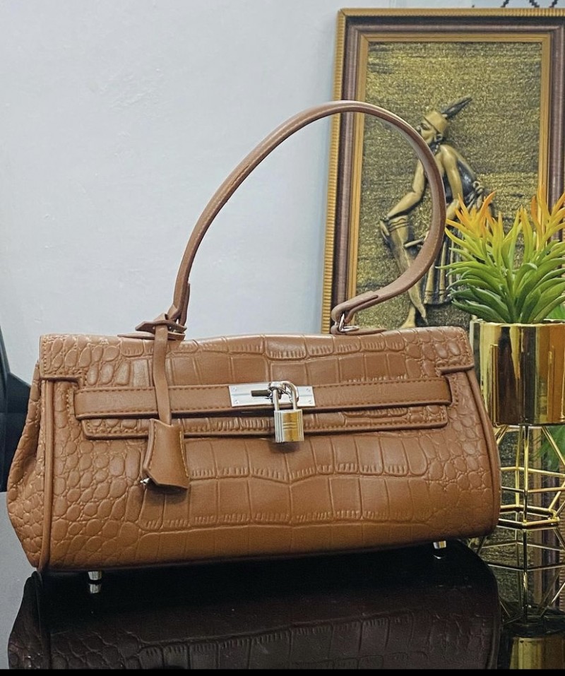 Buy Fashion side bag by Loretta Abodunrin on Selar