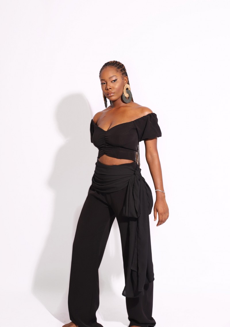 Buy Kyomi Set (Black | White) by IWADÉ on Selar