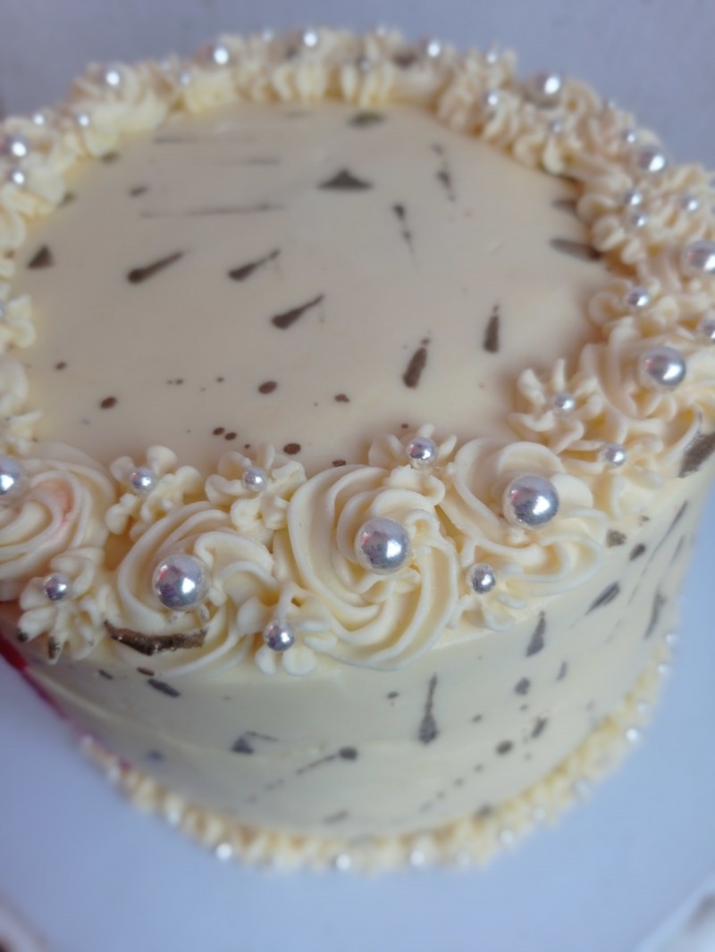 Buy Cakes, 8 inches by Adebayo Opeyemi Deborah on Selar