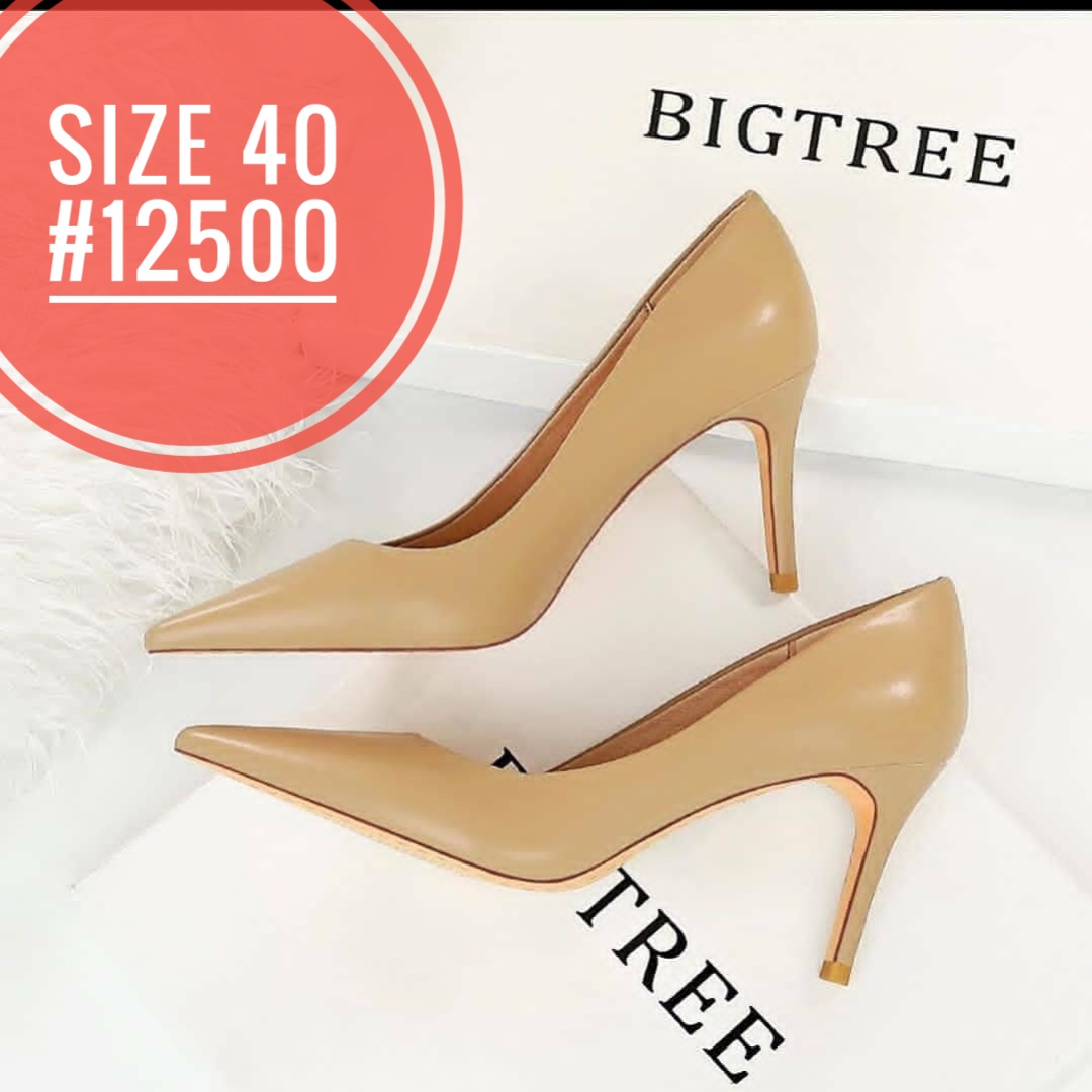 Buy Peanut brown mid heel court shoes Size 40 by Ucheoma madubuike on Selar