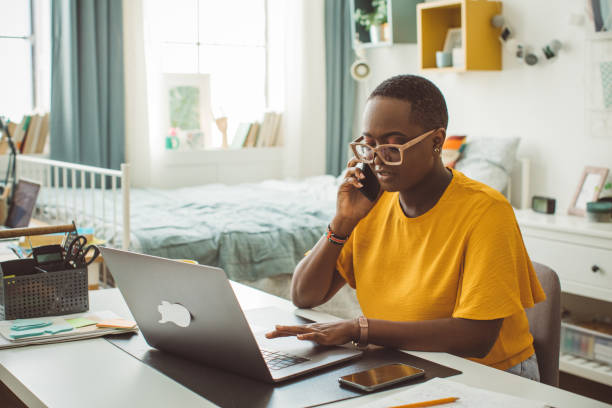 Get Kipeperushi cha CANVA. by The social media academy on Selar