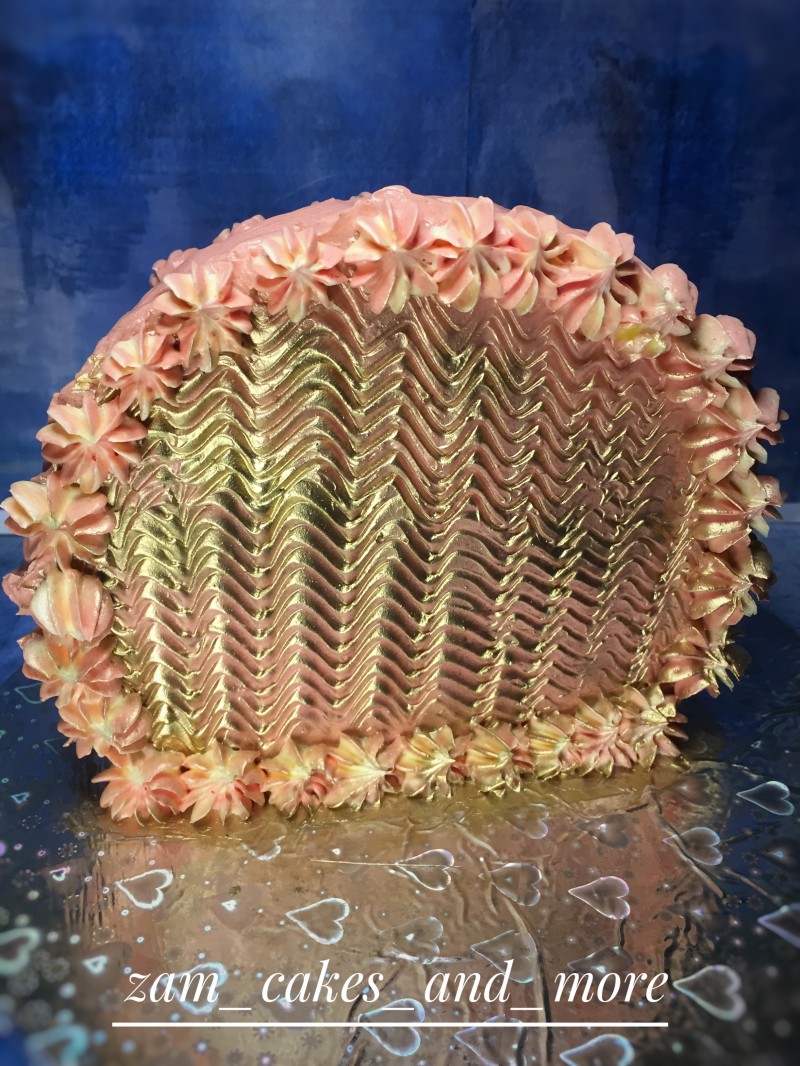 Buy 8 inch 2 layers Birthday cake by Zam_cakes_and_more on Selar