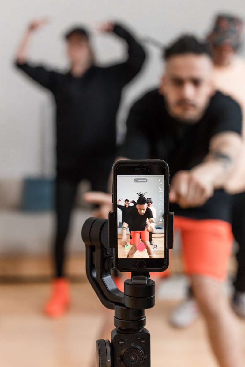 Buy How to shoot a professional video with your mobile phone by Samiez ...