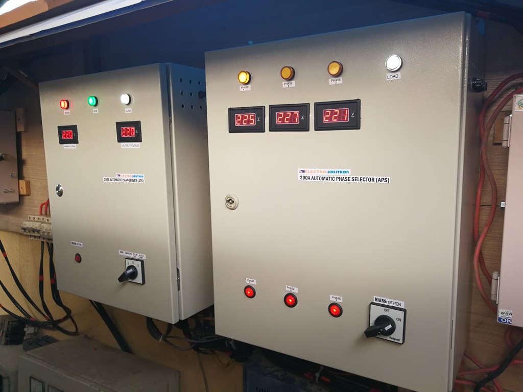 Buy Automatic Phase Selector Switch - 3 Phases In, 1 Phase Out ...