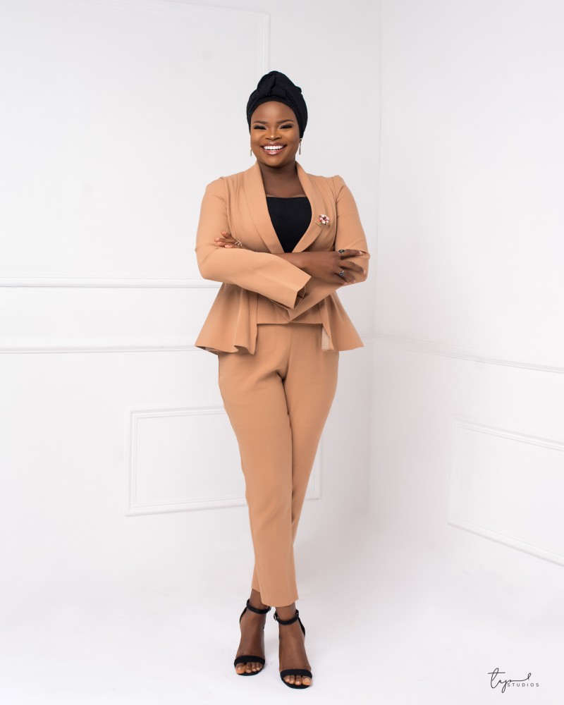 Buy Expert Pitch Deck Review by THE MADE WOMAN on Selar