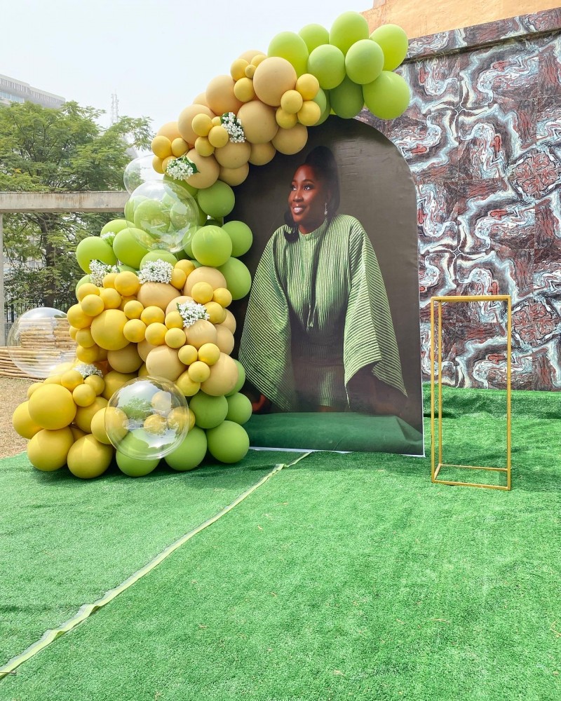 Buy SINGLE BACKDROP STYLING by Ayomide Ayodeji on Selar