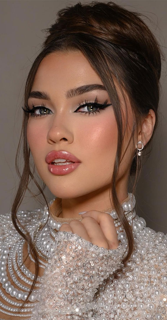 Buy Glow Up Tips for Women 18-30 by Betelhem solomon on Selar