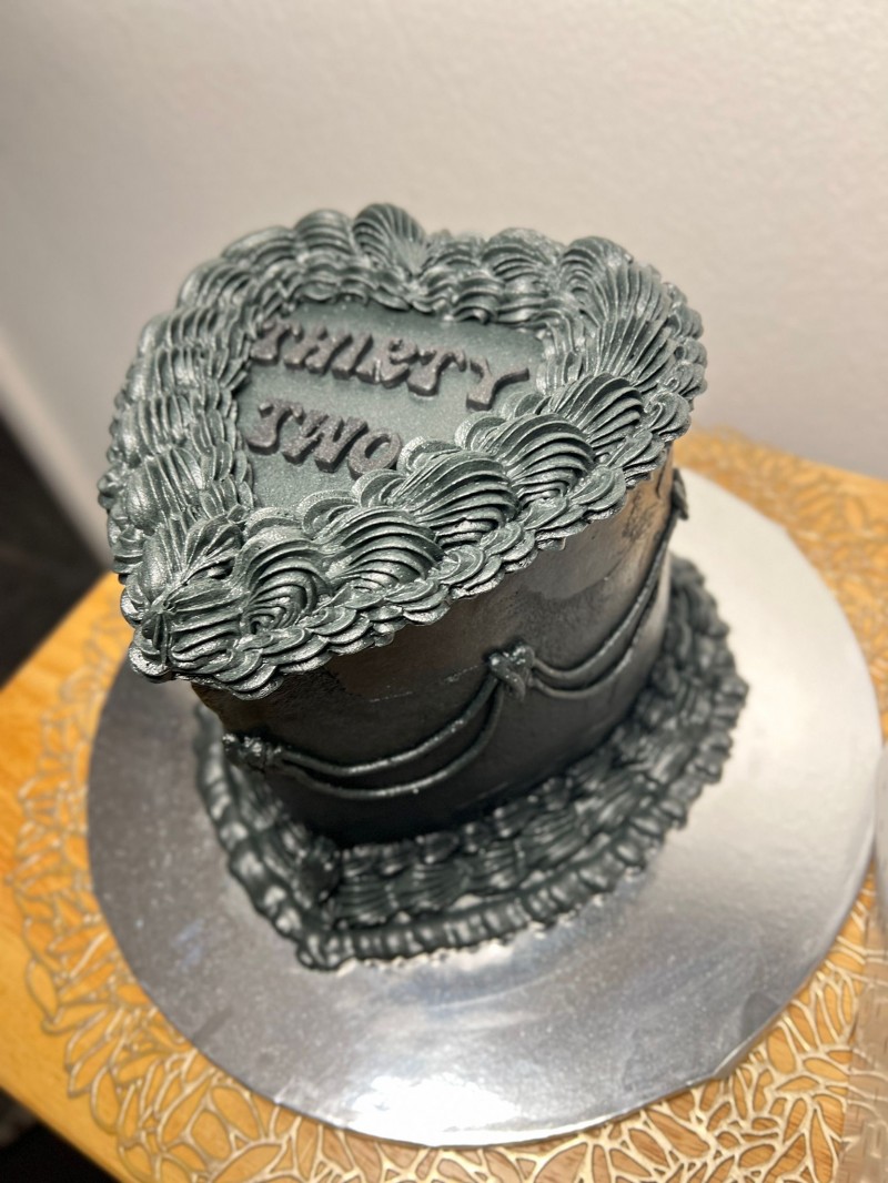 Buy 8 inch heart cake by Tendai Kufa- Bhuru Consultancy and Agency on Selar