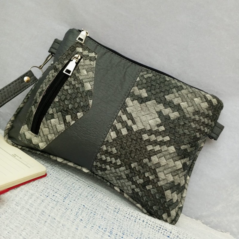 Get THE EVERLY CROSSBODY/WRISTLET BAG PATTERN by HALLEL PATTERNS on Selar